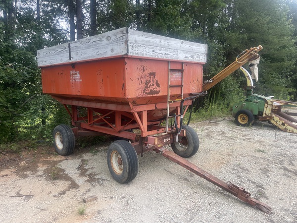 Gravity Wagons Archives - jdtractor